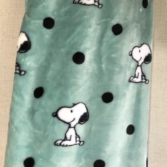 Peanuts | Bedding | Peanuts Snoopy Teal Polka Dot 2x Plush Throw | Poshmark